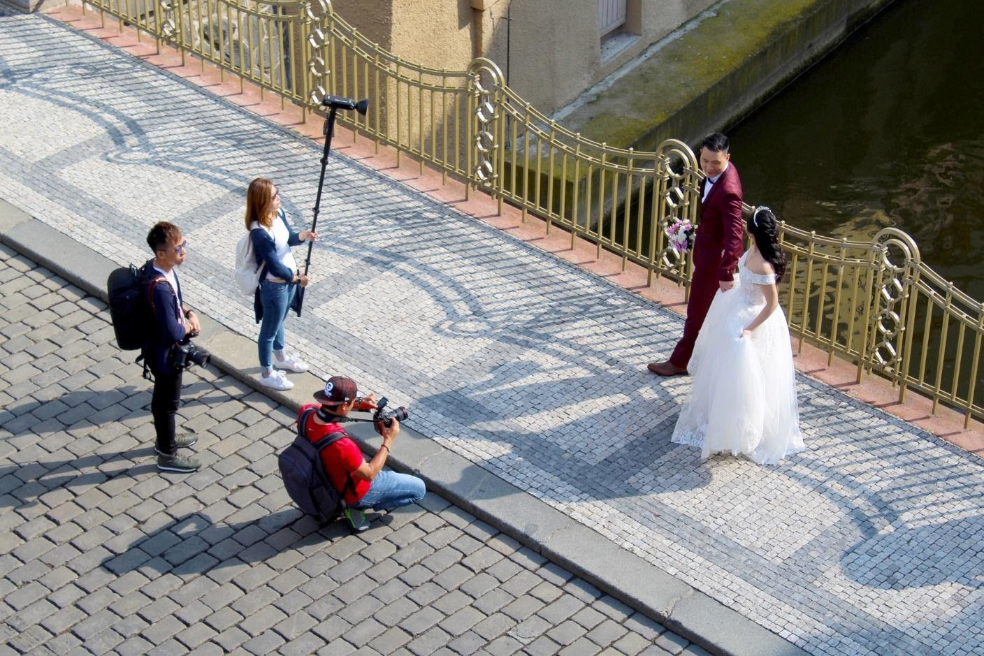 10 Things To Consider While Looking For A Wedding Photographer
